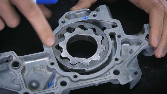 Checking the oil pump | How a Car Works